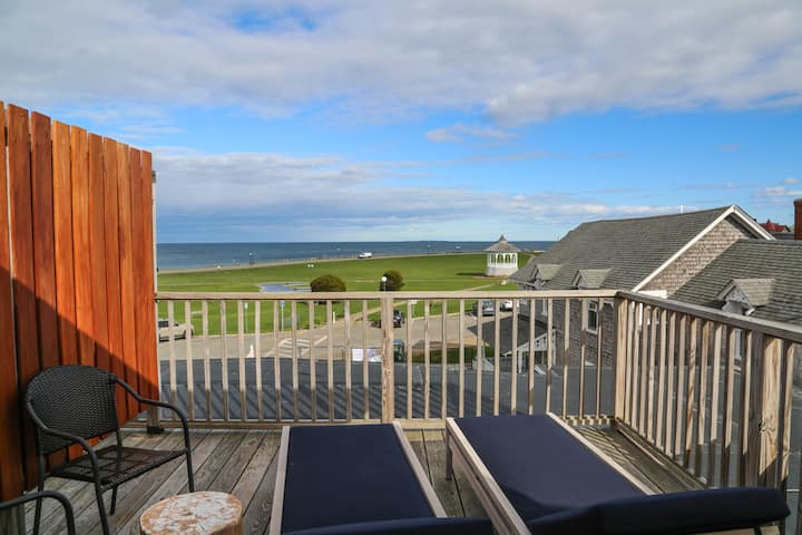 Morgan Hotel ~ Ocean Suite King With Private Deck - Oak Bluffs, MA