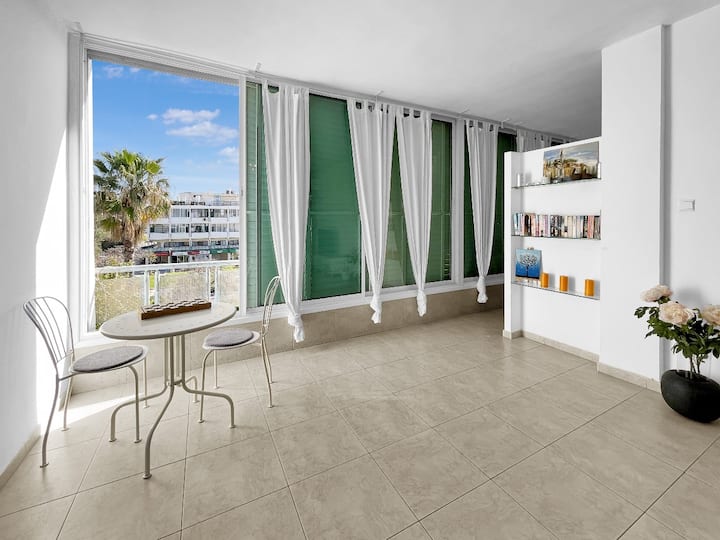 Elegant Beachside Apartment | Building Shelter - 이스라엘