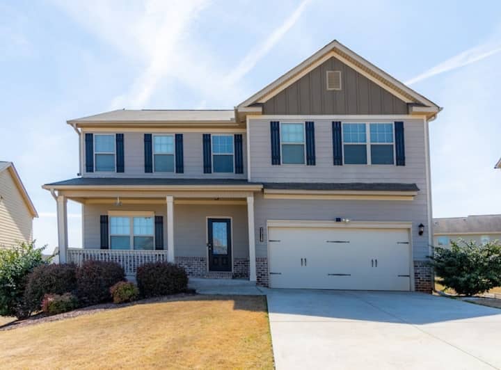 Luxurious 4-bedroom Retreat With 5-star Amenities - Auburn