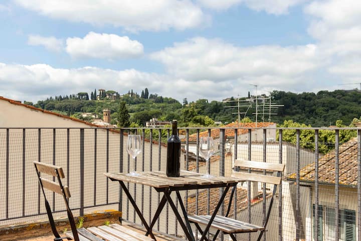 San Frediano Rooftop Apartment With Terrace - Florenz