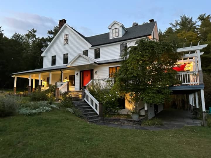 Modern, 5 Bedroom, Farmhouse. - Narrowsburg, NY