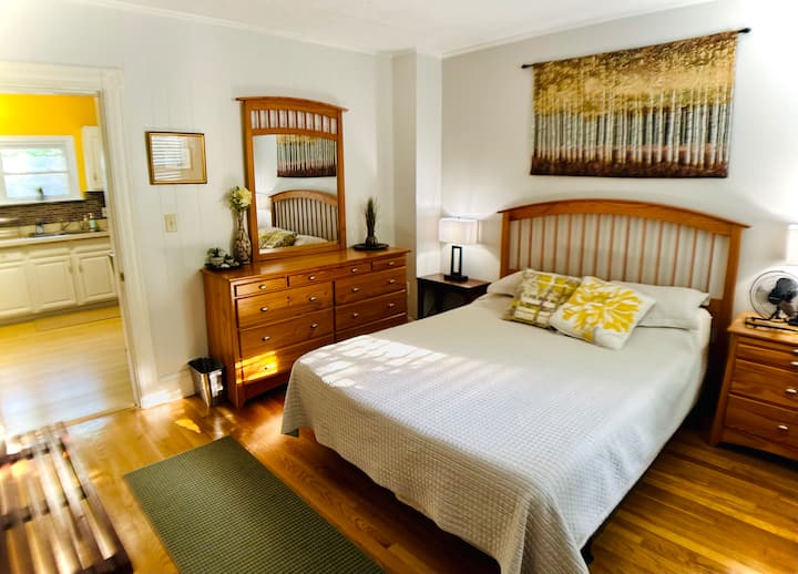 Steps To Magoun Gn Line And Path To Davis Rd Line! - Somerville, MA