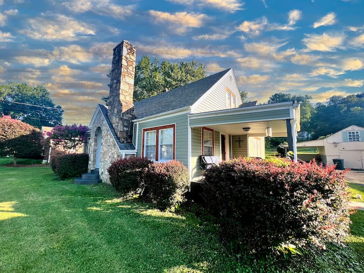 Unique Family Cottage, Quiet, Close To Downtown - Biltmore, TN