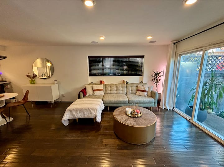 Private Room In Charming Townhouse In Heart Of La - Los Angeles, CA