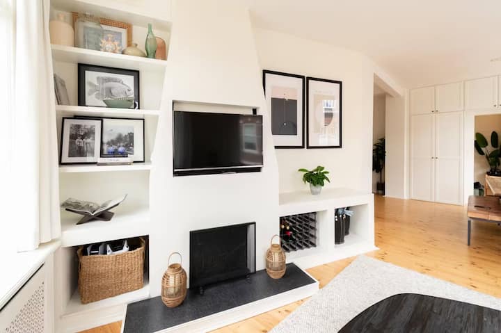 Sun Filled Apartment Near Beach <3 - The Hague