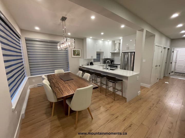 Beautiful 2 Bed/2 Bath Condo On The Golf Course - Whistler