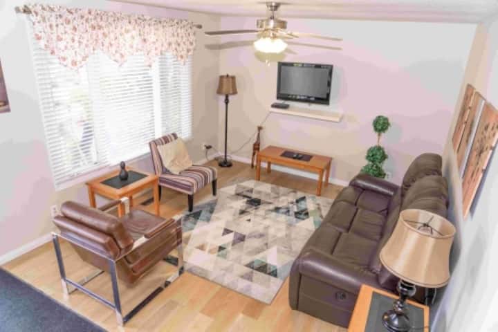 College Park Main Floor Home - Saskatoon