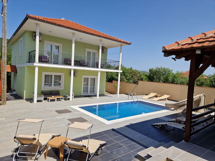 Relaxing 4 Bedroom, 4 Star Villa With Private Pool - Montenegro