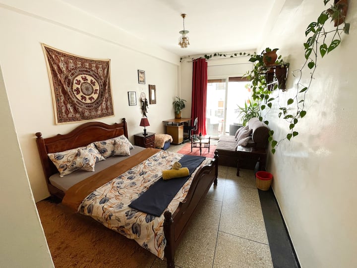 Central Queen Size Bedroom, With A Private Balcony - Rabat