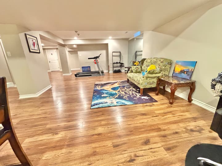 Private Home : Kitchen-bath-laundry-gym-parking - Oakville