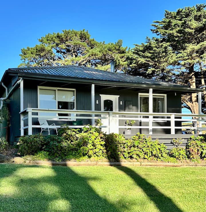 Swanky Countryside Getaway - Brightside Cottage - Leongatha