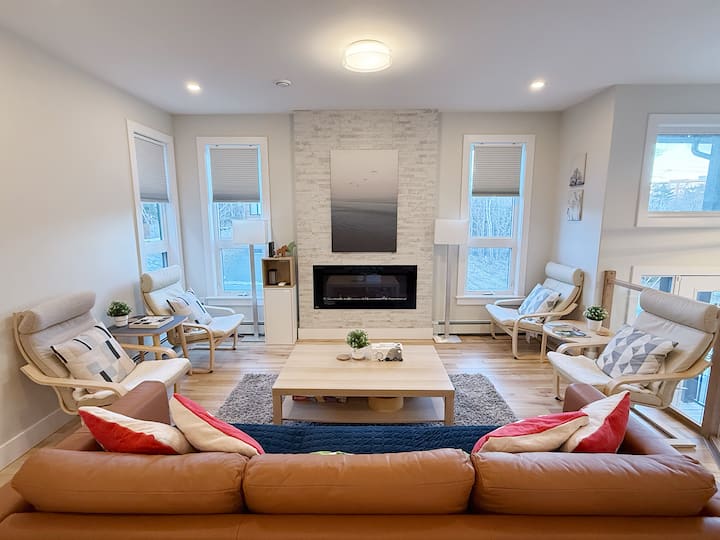 10 Guests, 6 Beds, 4 Bedrooms, Free Parking - Halifax, NS, Canada