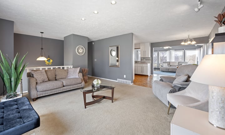 Peaceful 5br | Golf Views | Close To Everything - Bennington, NE