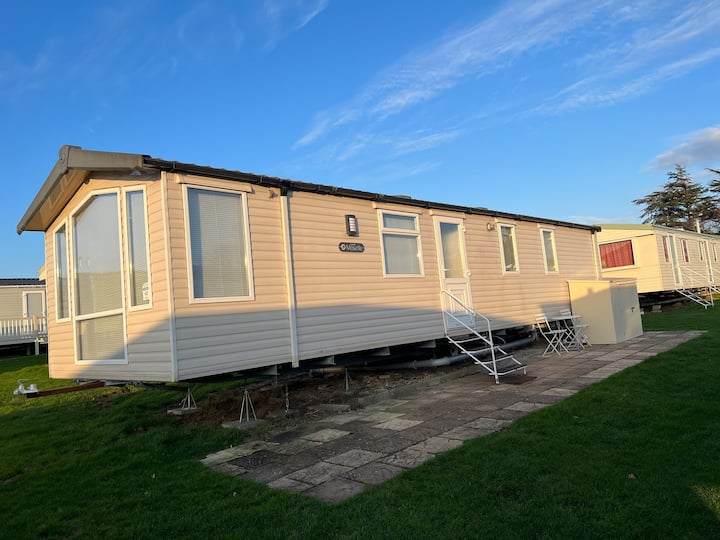 Delightful 2 Bedroom Holiday Home, Sleeps Up To 6. - 월턴-온-더-네이즈