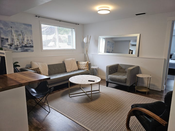 Central Location! Spacious, Bright, Garden Suite - Nanaimo