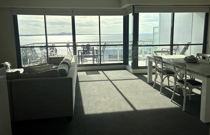Waterfront Apartments: Bay View Deluxe (4705) - North Shore