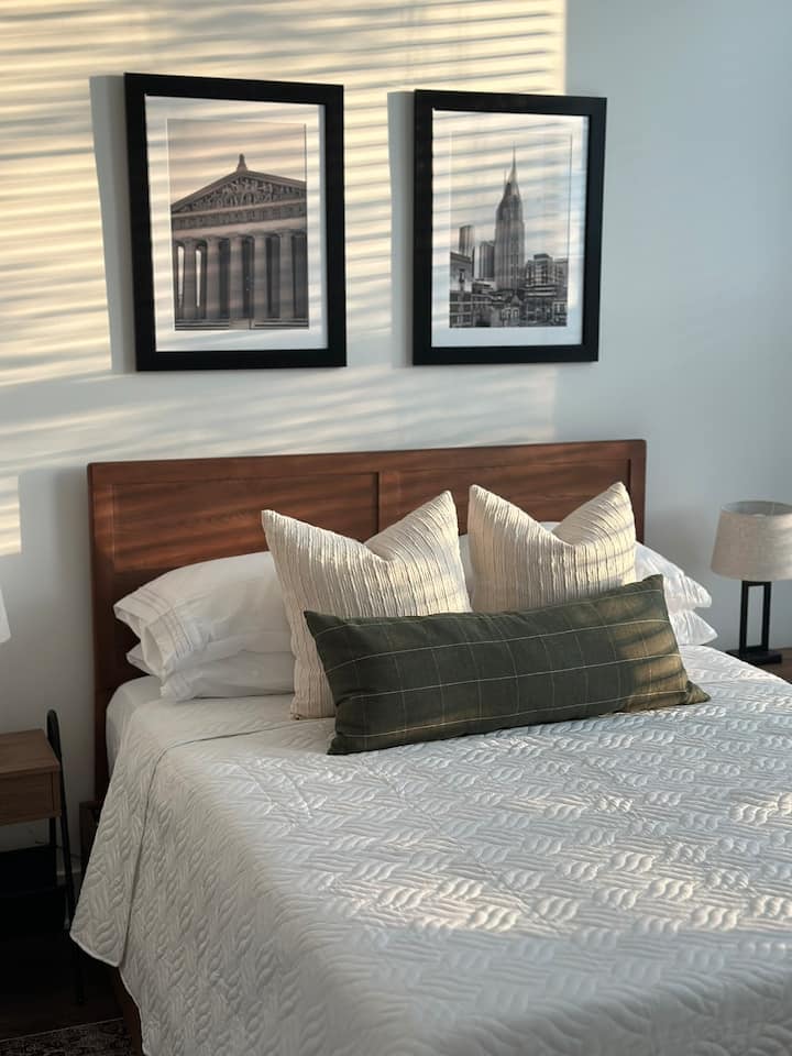 Skyline Sunsets
~Near Broadway~
Pool*gym*parking - Nashville