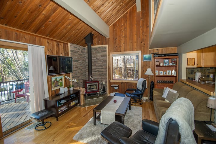Cheerful Cabin With Indoor Fireplace And Ac - Fairmont Hot Springs, BC
