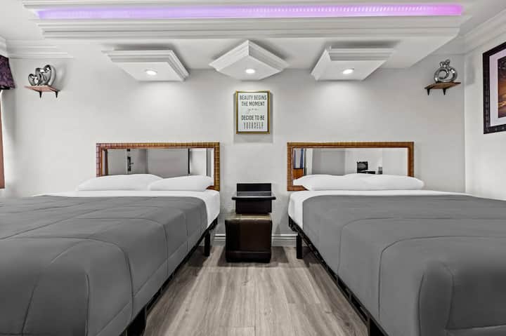 Charming Private 2 Queen Beds/ Outdoor Pool/ Motel - Santa Ana, CA