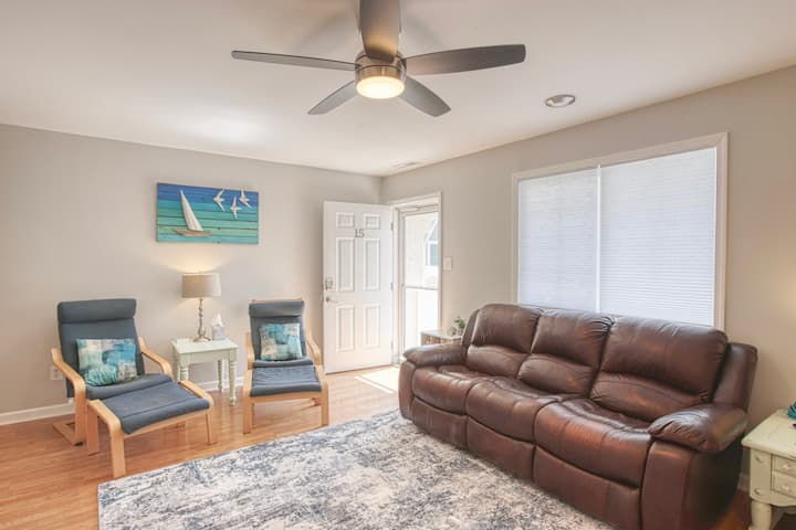 Rare Find!  Bright And Beachy North Wildwood Condo - North Wildwood, NJ