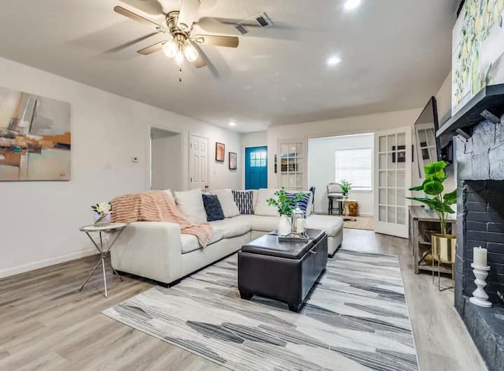 Charming Home In Downtown Frisco - Frisco, TX