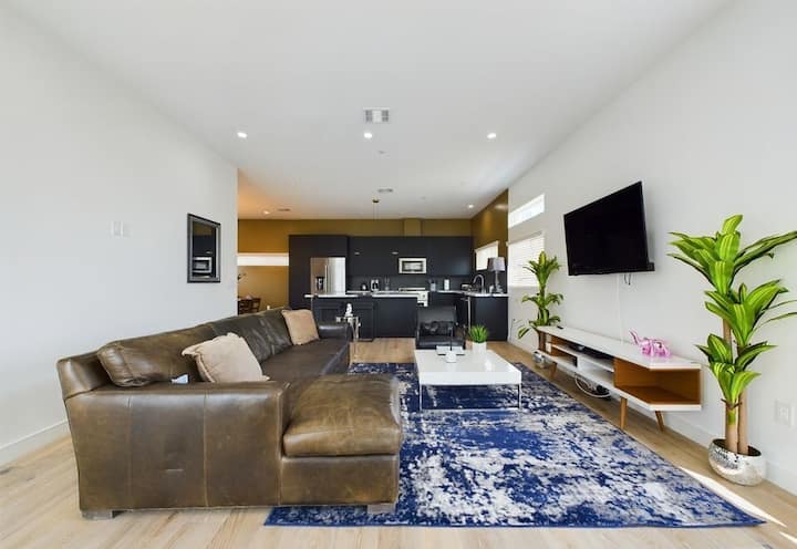New Luxury 3br/3.5 Modern Home -Centrally Located - Los Ángeles