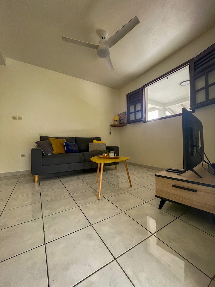 Bas De Villa Dans Un Cadre Verdoyant - Martinica