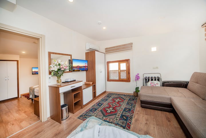A Charming Family Room In Sultanahmet Square - İstanbul