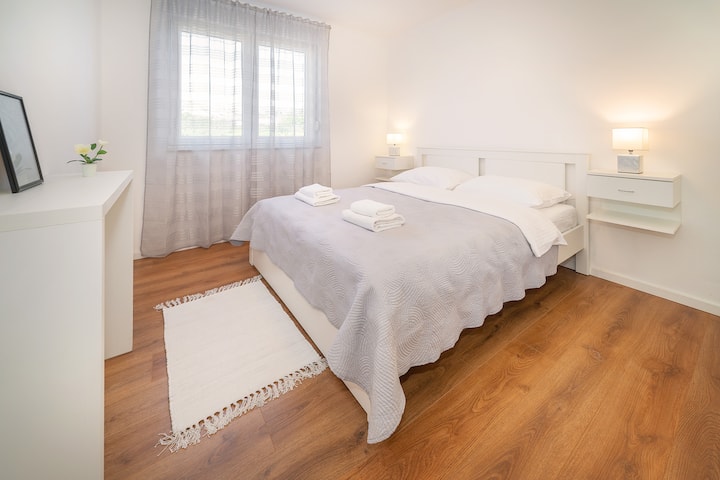 Poolside Apartment Anabella 1b - Baška