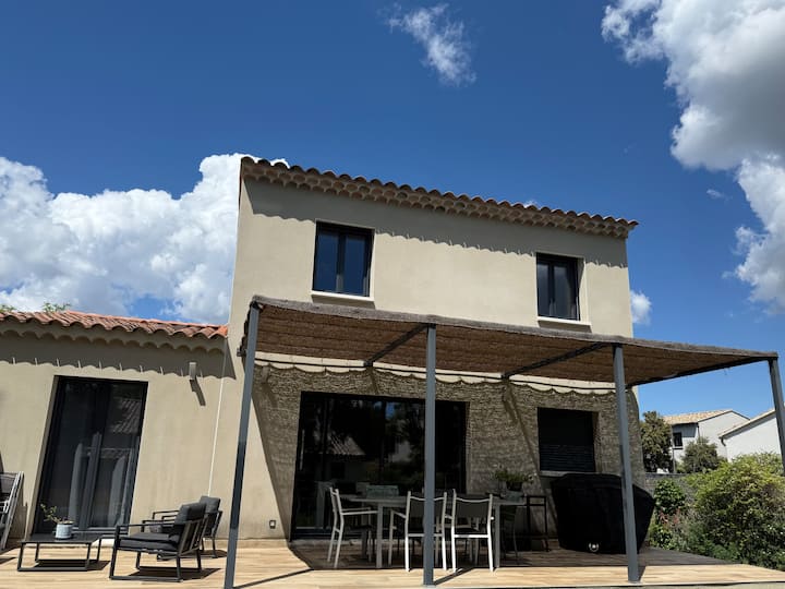 Maison Climatisée -Bbq/ Terrasse - 10min Avignon - Rochefort-du-Gard