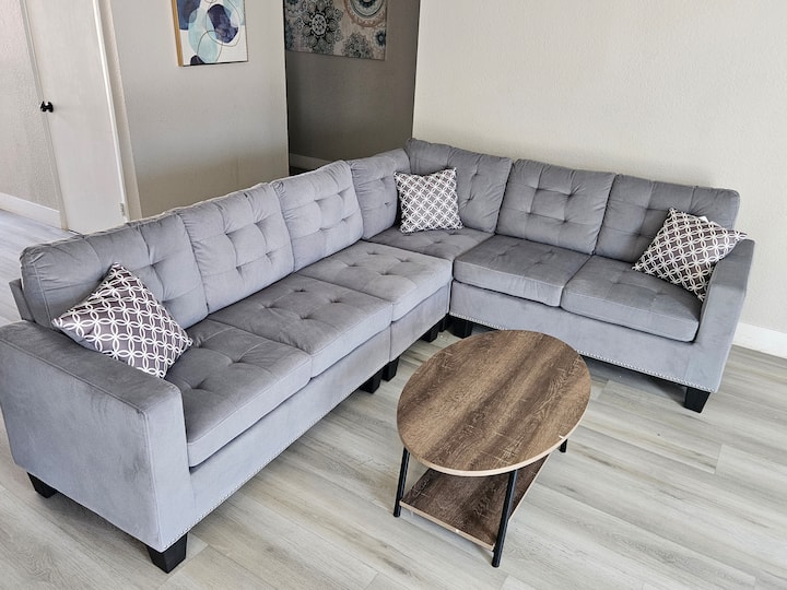 5 Br 2 Ba Single Story Family Home W/ Rv Parking! - Las Vegas, NV