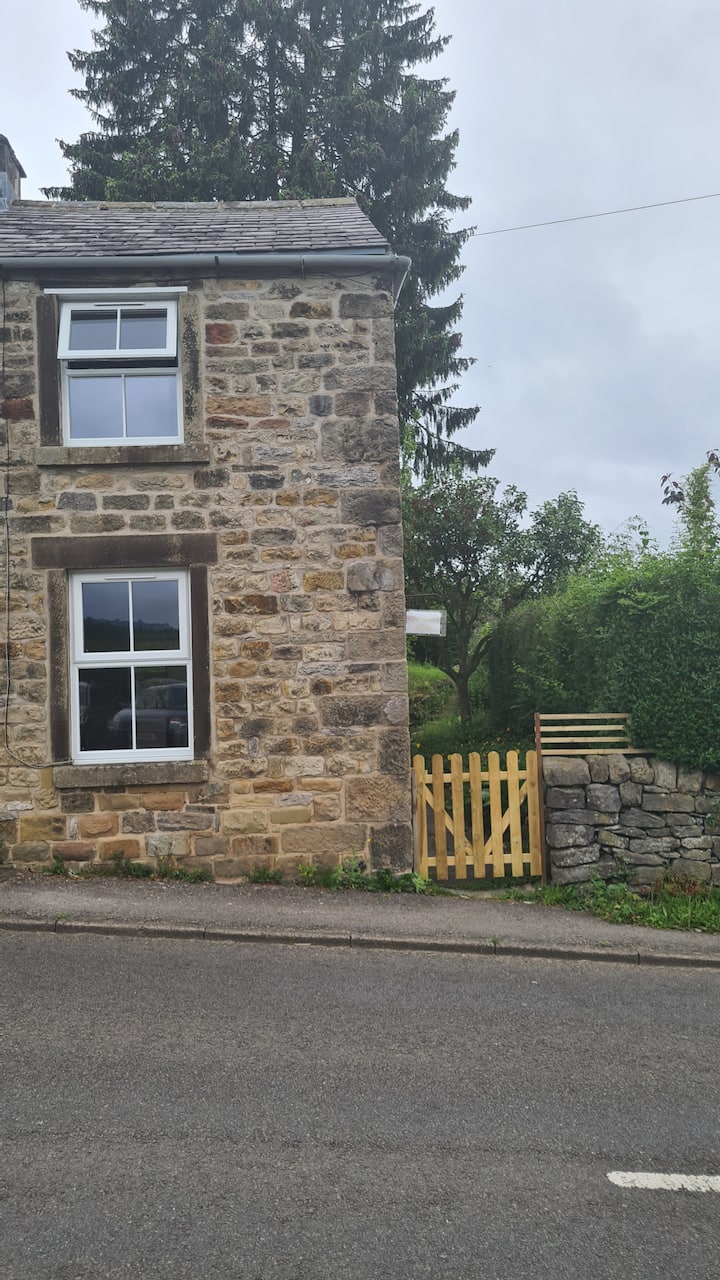 Cheerful 1- Bedroom Cottage With Off-road Parking - 매틀록