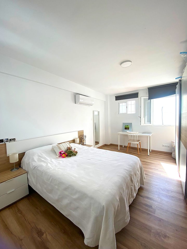 Amplia Habitación Doble En Piso Recién Reformado - Seville