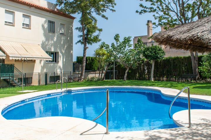 Adosado Con Arte, Libros Y Piscina Cerca Del Mar - Torre del Mar