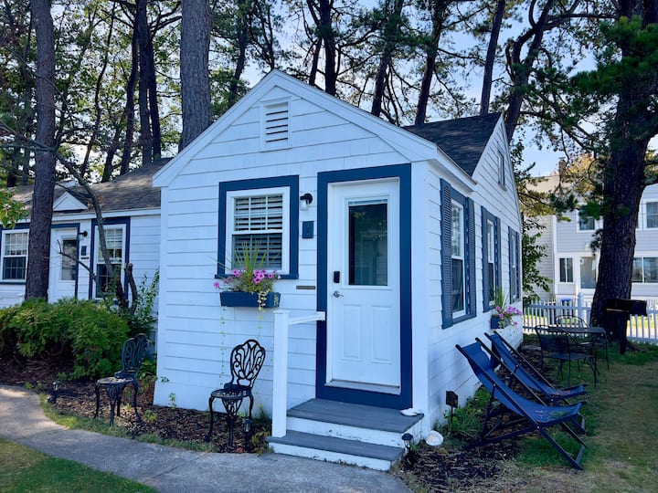 Attractive 1 Bedroom Cabin Only 50 Ft From Beach#1 - Saco, ME