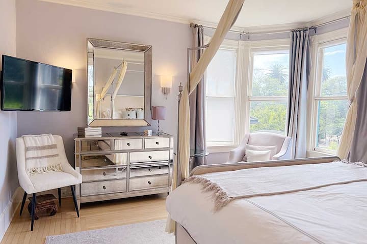 Penthouse At The Park Downtown @ Art District - Montecito, CA