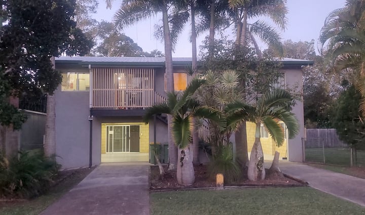 Toolara House  Tin Can Bay - Dog Friendly - Tin Can Bay