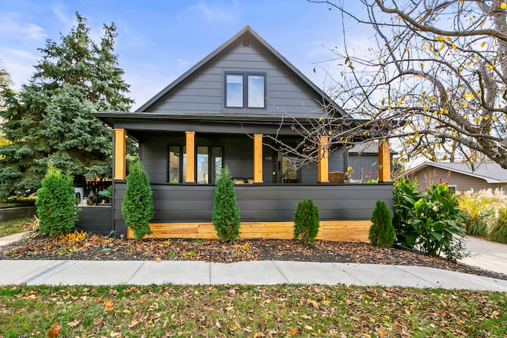 Perfect Holiday House: Arcade, King, Pool Table + - Omaha, NE