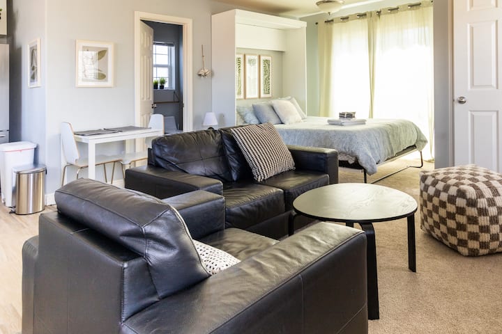 Private Carriage House - Very Walkable! - Aurora, CO