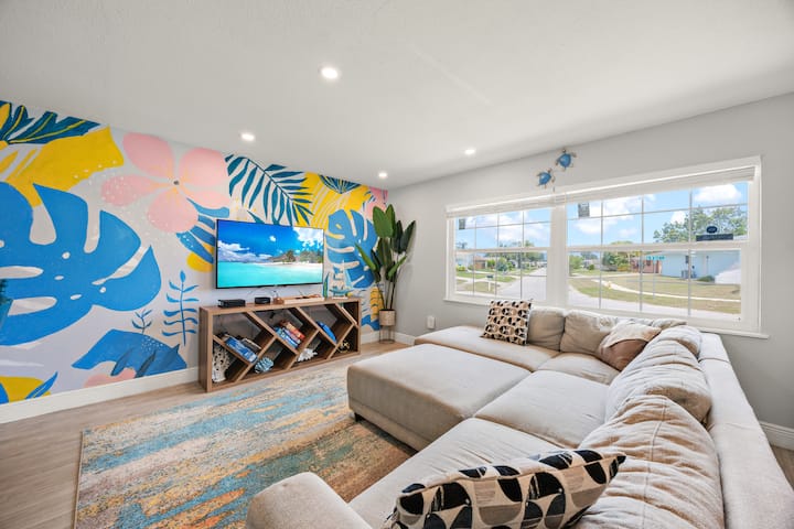 Melbourne Home W/king Beds, Heated Pool, 10 Mins To The Beach And Near Usssa! - Melbourne, FL