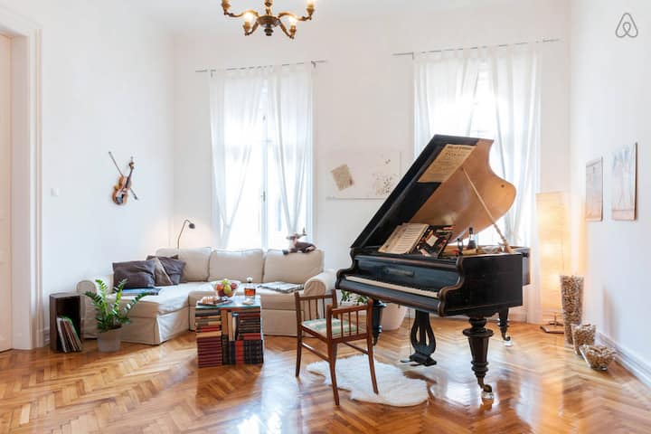 Classic Apartment In Prime Location - Budapest