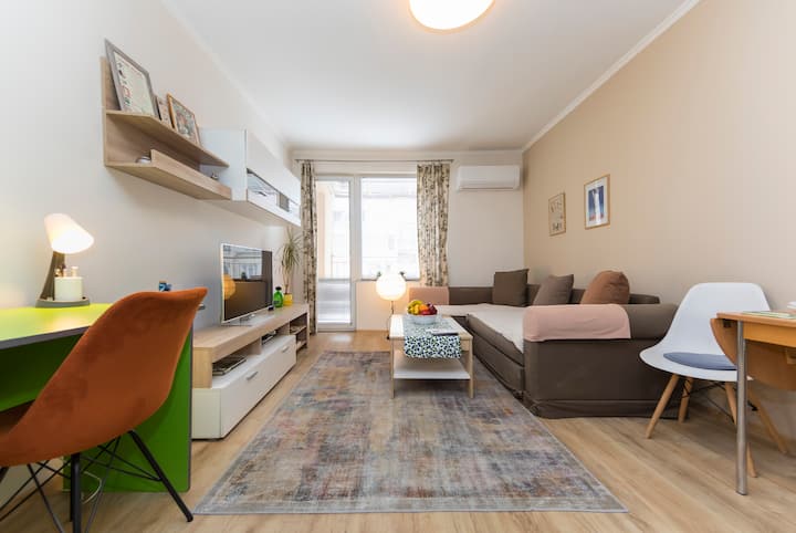 Lovely Central 1 Bedroom Condo In Sofia - Sofía