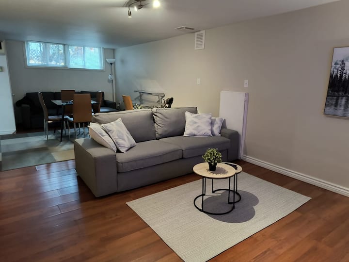 Comfortable 2-bedroom, Private Kitchen & Bathroom - 몬트리올