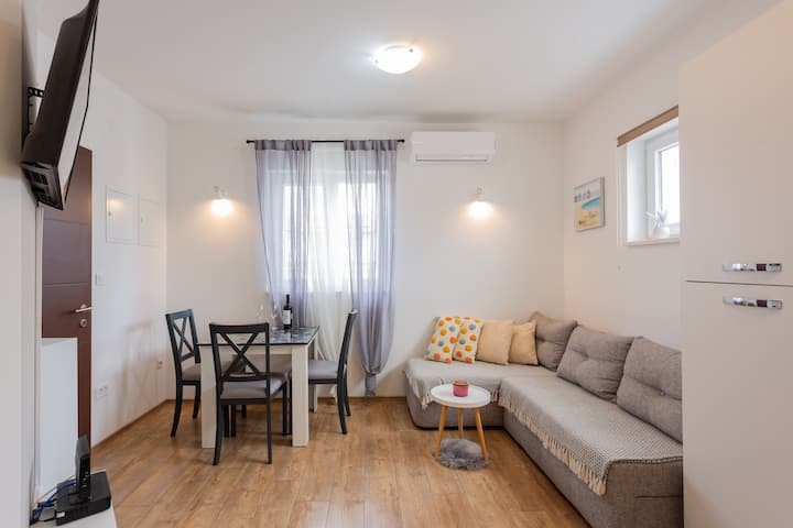 Lola- Apartment With Free Parking Place - Split