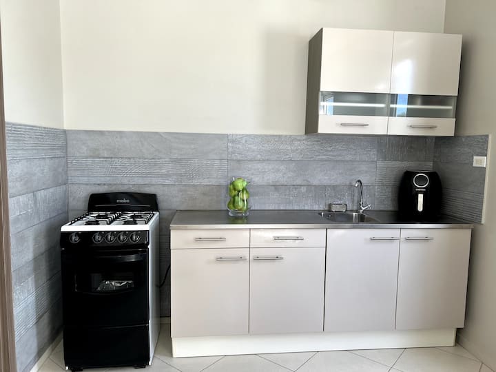 Spacious 2 Bedroom Guest House. - Aruba