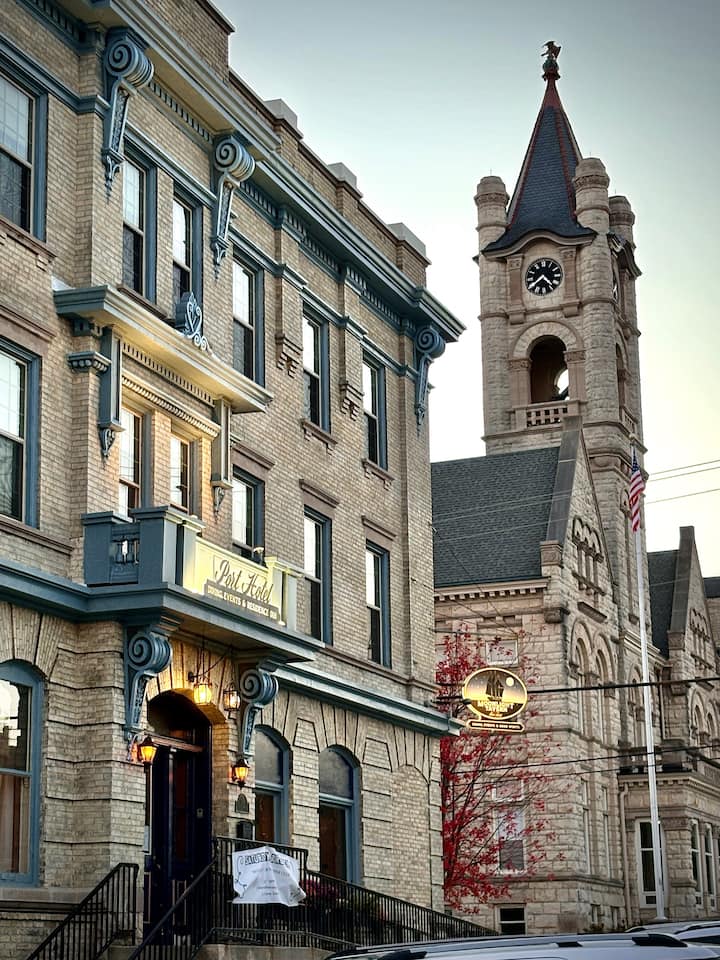 Sunny Suite 202 In The Port Hotel - Port Washington, WI