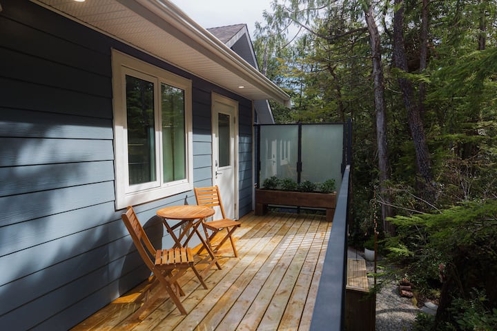 Bright & Spacious 1 Bedroom Suite By The Beach! - Ucluelet
