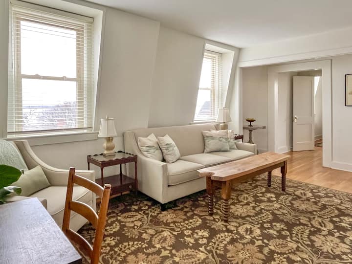 The Steeple: Stylish Apt. In Historic Geneva - Geneva, NY