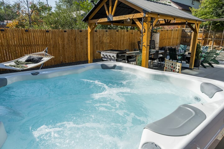 Fenced In Backyard W/hottub, Firepit, Dog Friendly - Cherry Creek - Denver