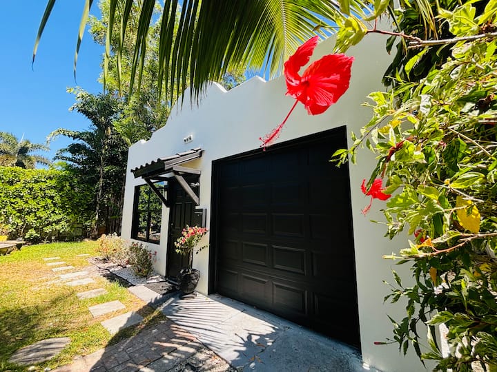 Tropical Zen Cottage /Close To Beach & Downtown Wp - West Palm Beach, FL